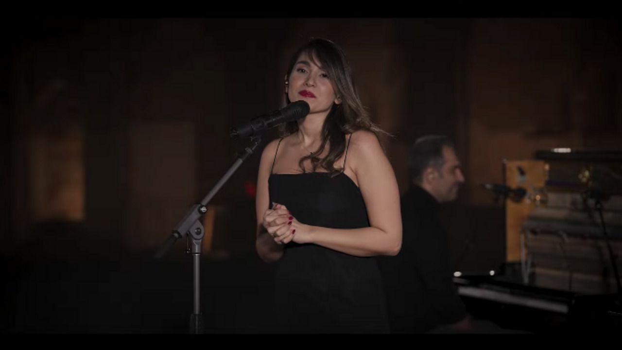 Iran: la justice libère sous caution la chanteuse Parastoo Ahmadi, après son concert sans voile